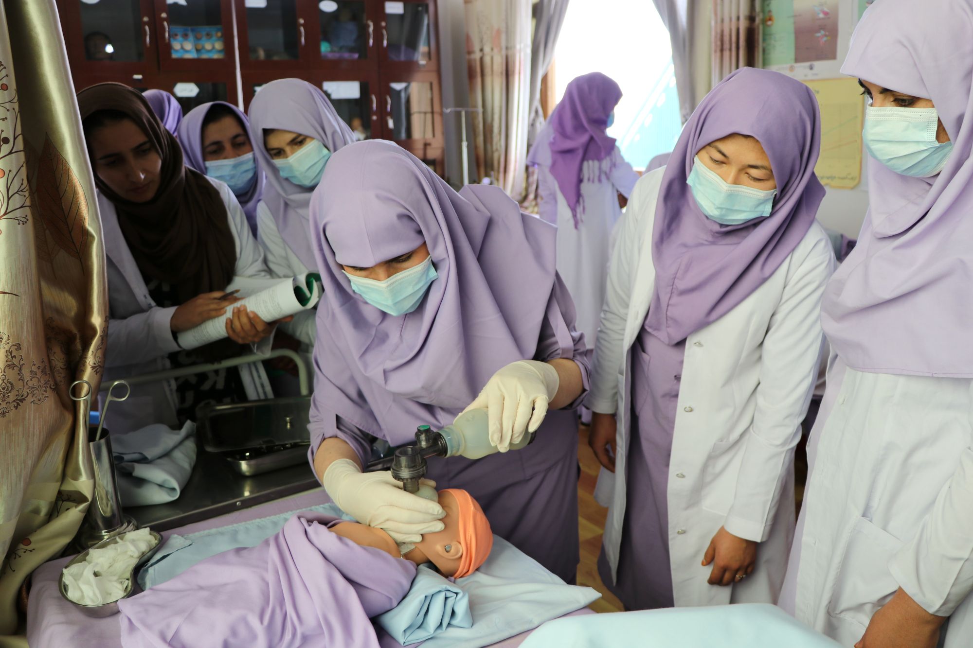 Webinar on World Midwifery Day: Who will survive the aid cuts ...